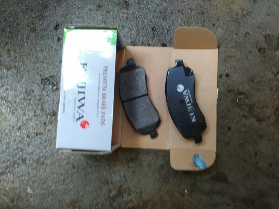 Замена передних колодок — Mitsubishi Lancer IX, 1,6 л, 2006 года ...