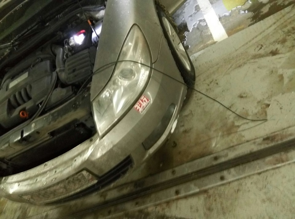 Порвался тросик открыития капота. — Skoda Octavia A5 Mk2, 1,6 л, 2012 ...