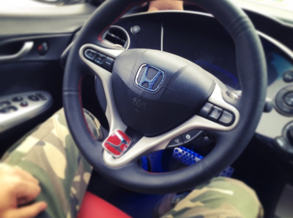 Эмблема на руль — Honda Civic Hatchback (8G), 1,8 л, 2008 года ...