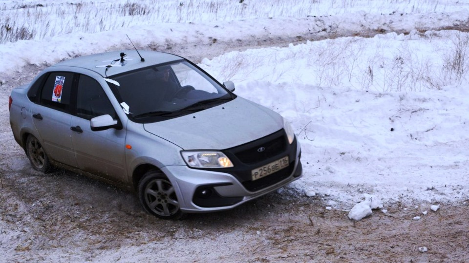 Люди кто ставил сетки с двух краев багажника на гранту?=) — Lada Гранта ...