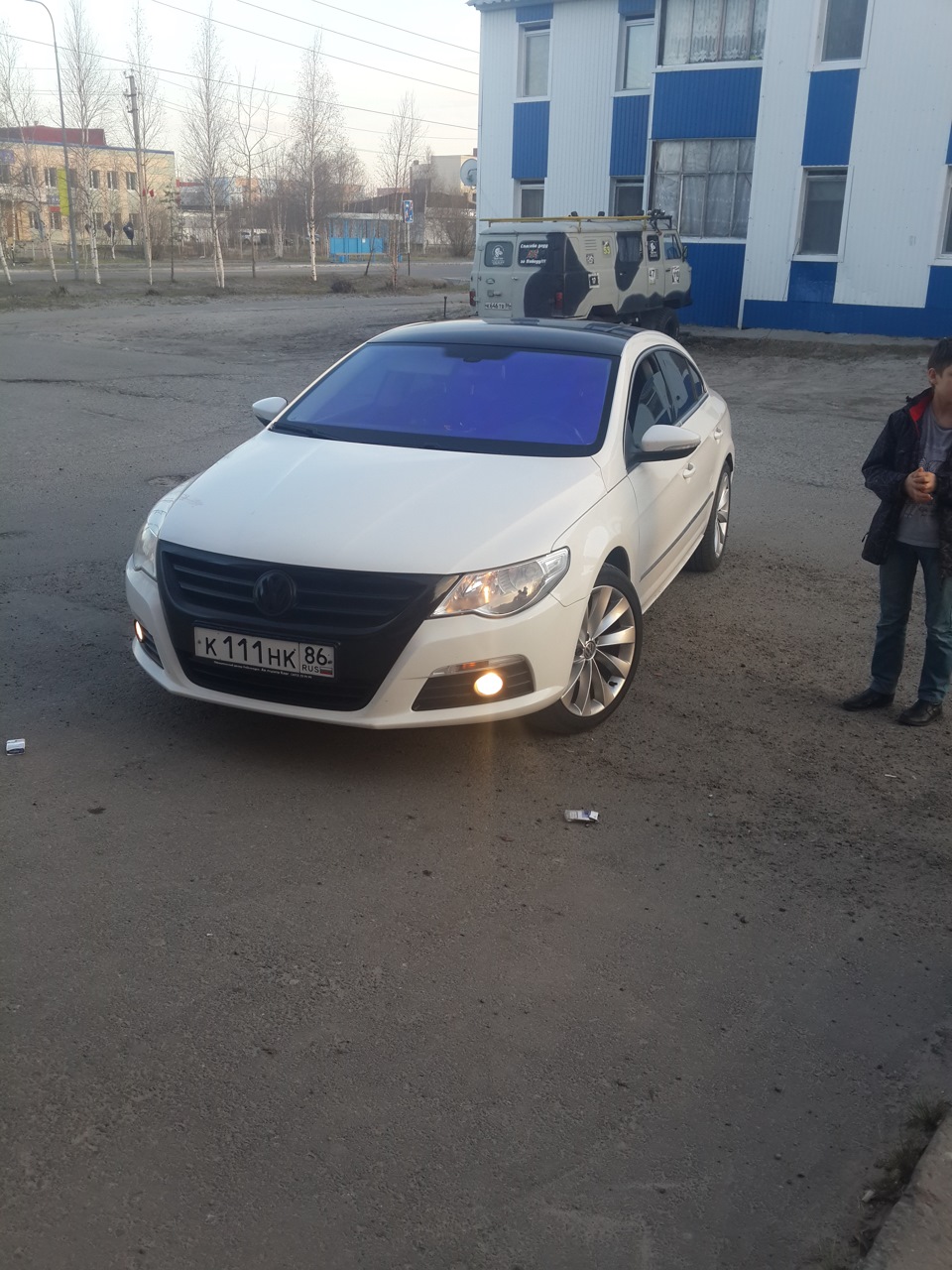 тонировка стекол в круг обтяжка крыши и бампера глянцем — Volkswagen ...