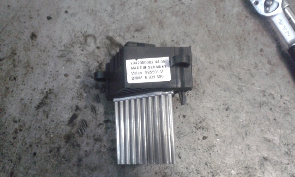 Корпус термостата и "ёжик" — BMW 5 series (E39), 2 л, 1997 года ...