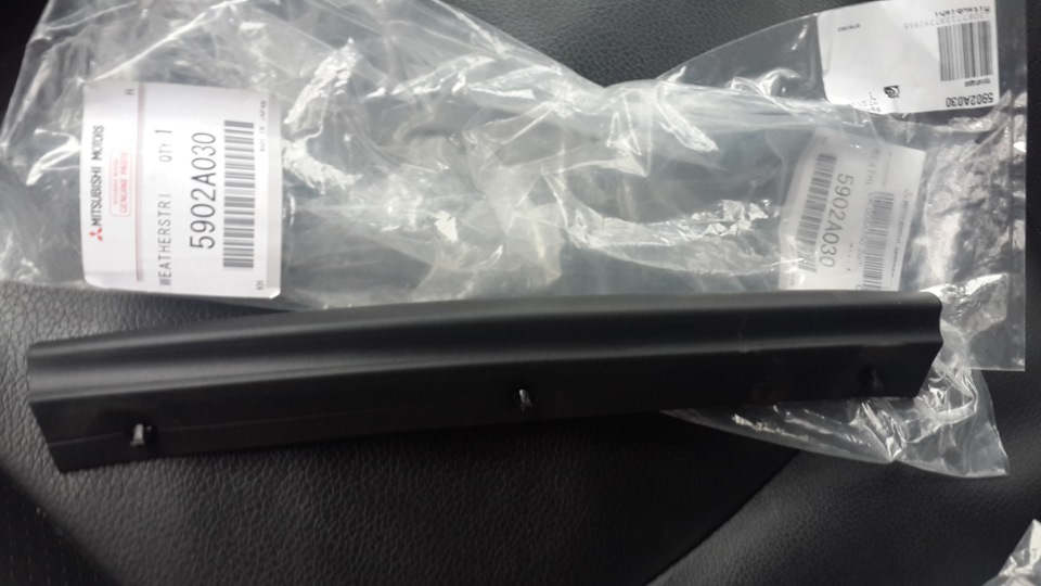 Уплотнитель капота — Mitsubishi Outlander XL, 2,4 л, 2012 года | тюнинг ...