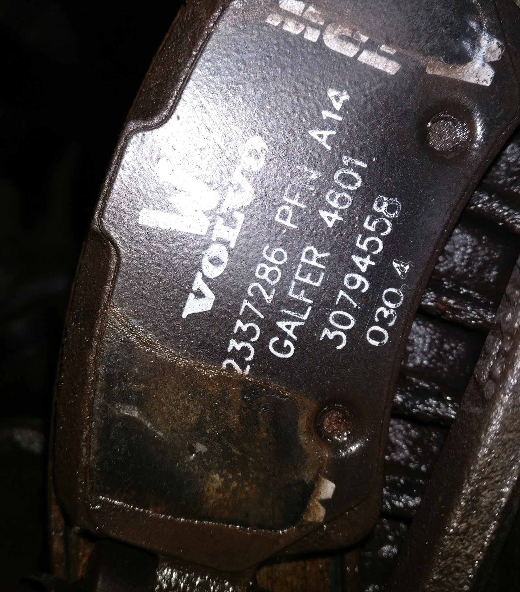 Задние колодки замена — Volvo XC70 III, 2,4 л, 2014 года | плановое ТО ...