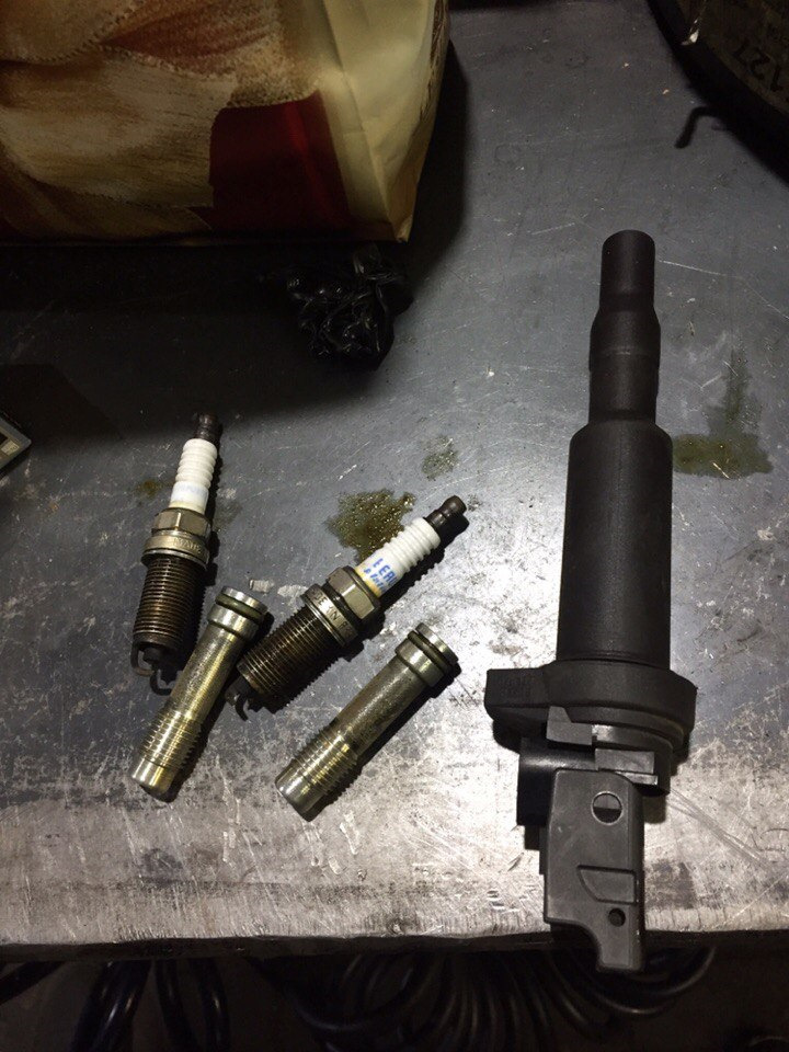 Треснула клапанная крышка и решение проблемы с впускным Vanos — BMW 5 ...