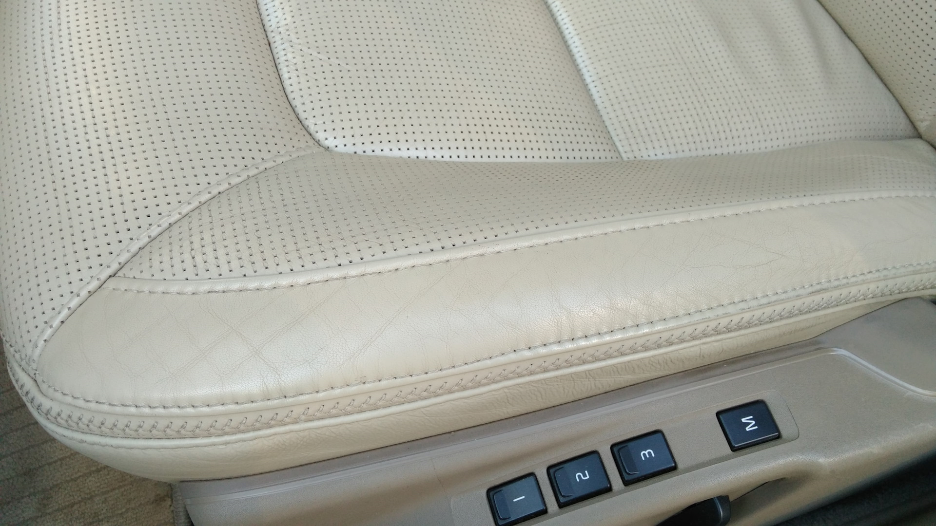 Чистка салона и уход за кожей — Volvo XC70 III, 2,4 л, 2008 года ...