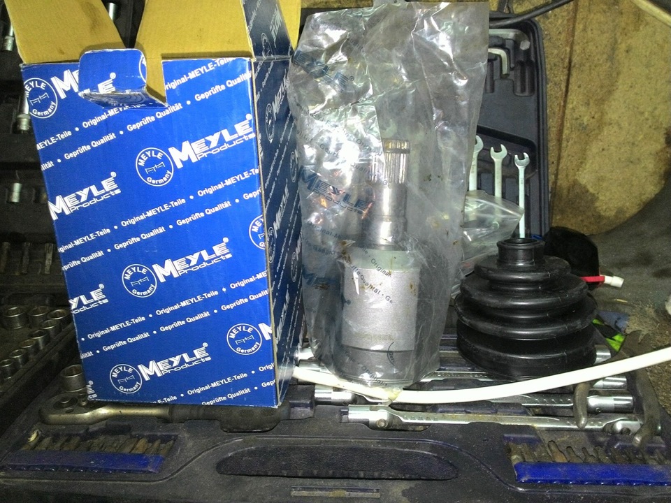 Замена внутреннего шруса — Volkswagen Golf Mk5, 2 л, 2004 года | своими ...