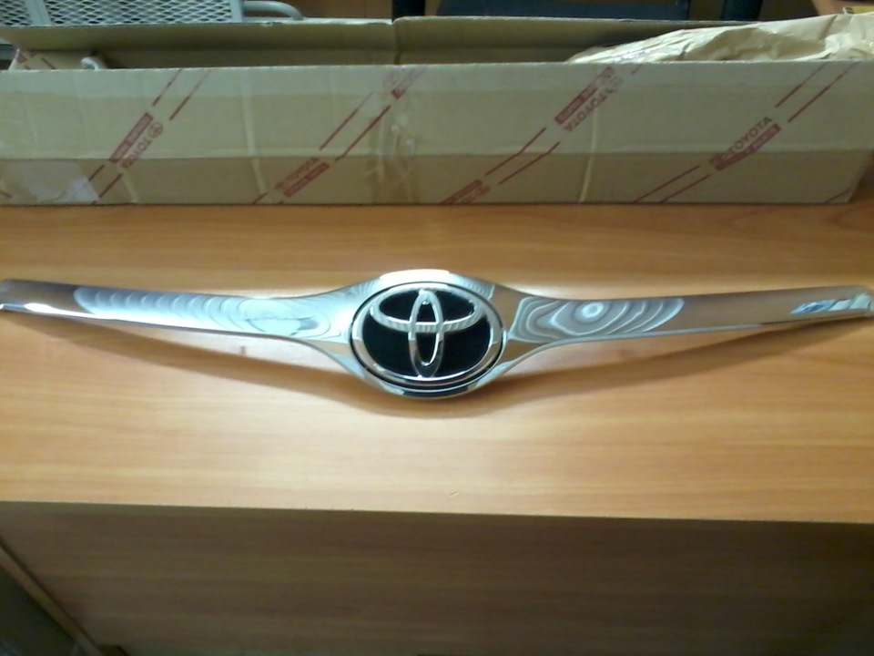 Молдинг капота — Toyota Corolla (120), 1,4 л, 2005 года | запчасти | DRIVE2