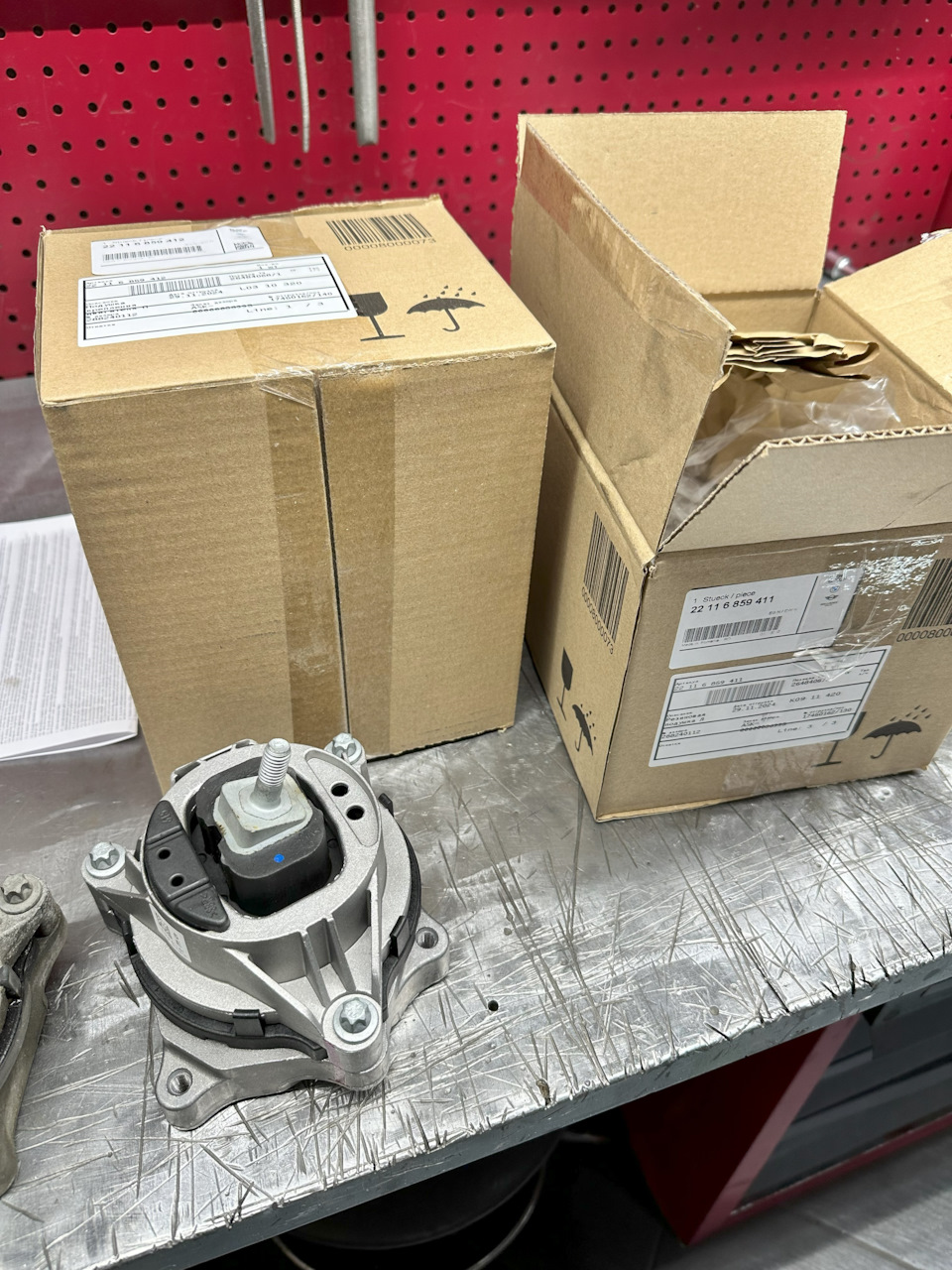 Замена подушек двигателя B47 — BMW 3 series Touring (F31), 2 л, 2019 ...