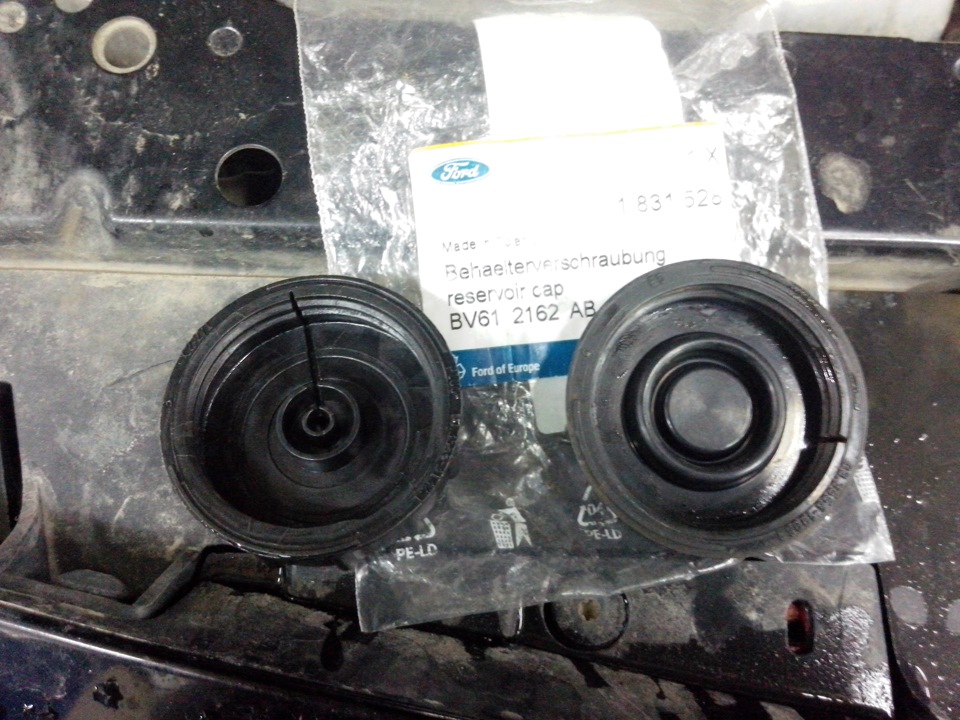 крышка бачка томозухи — Opel Astra J, 1,4 л, 2010 года | запчасти | DRIVE2