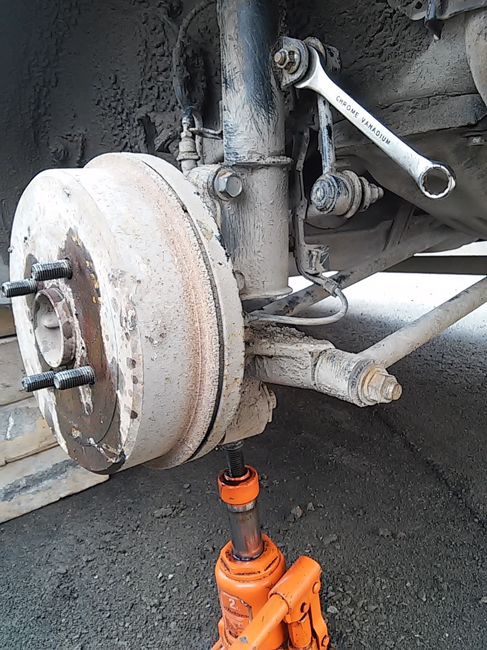 Замена стоек Stellox на Kayaba — Toyota Corolla (110), 1,5 л, 2000 года ...