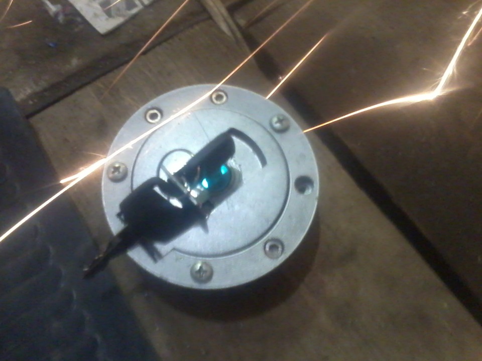 Лючек бака — Lada 21099, 1,5 л, 1994 года | кузовной ремонт | DRIVE2