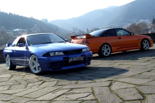 BAYSIDE BLUE VS DIABLO ORANGE — Nissan Skyline (R33 Series 2), 2,5 л ...