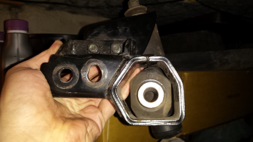 RX400h rear engine mount insulator — Lexus RX 400h (2G), 3,3 л, 2006 ...