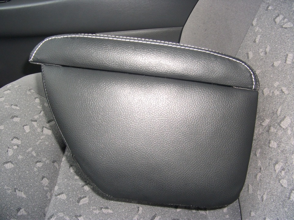 Подлокотник и коврики — KIA Spectra, 1,6 л, 2008 года | аксессуары | DRIVE2