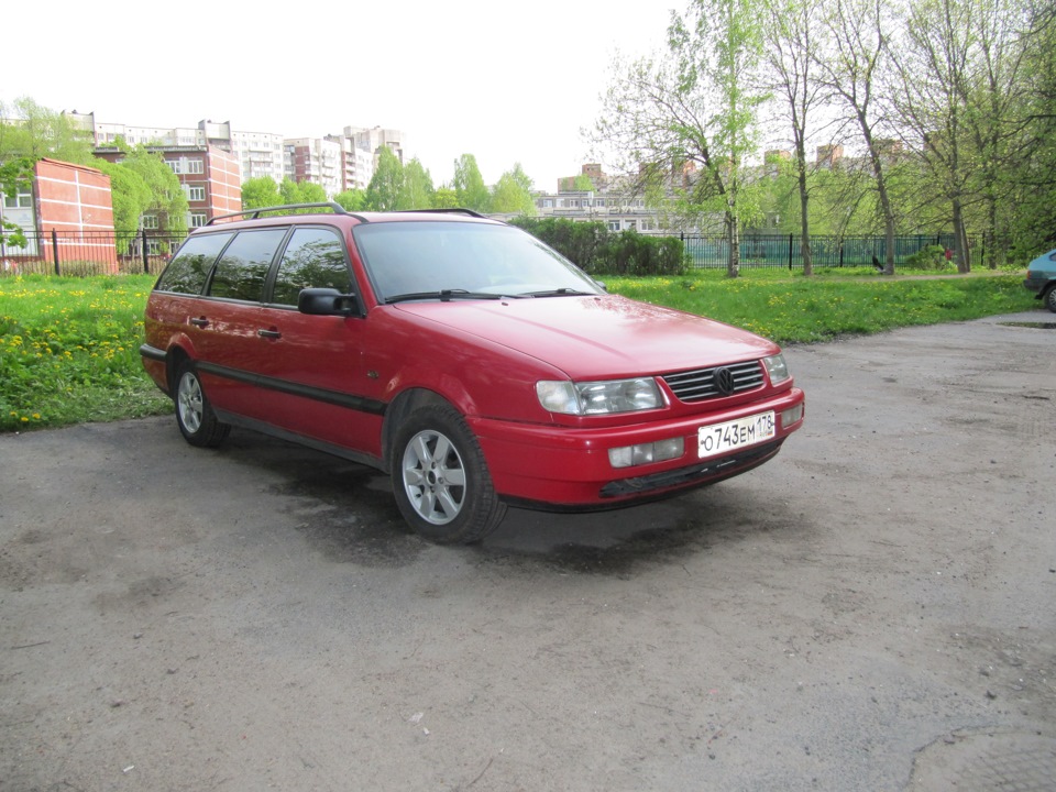 ну вот и год вместе — Volkswagen Passat Variant B4 1 8 л 1995