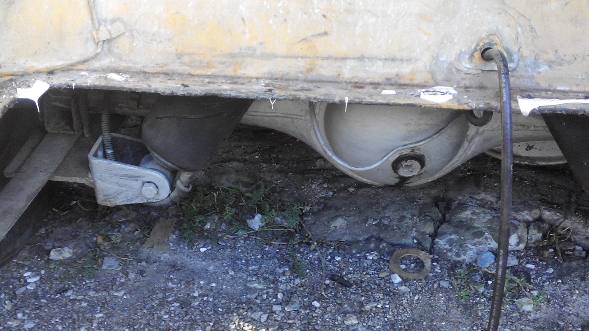 Пневма на заднюю подвеску, будет снята, очень жосткая — ИЖ Москвич 412, 1,5 л, 1977 года ...