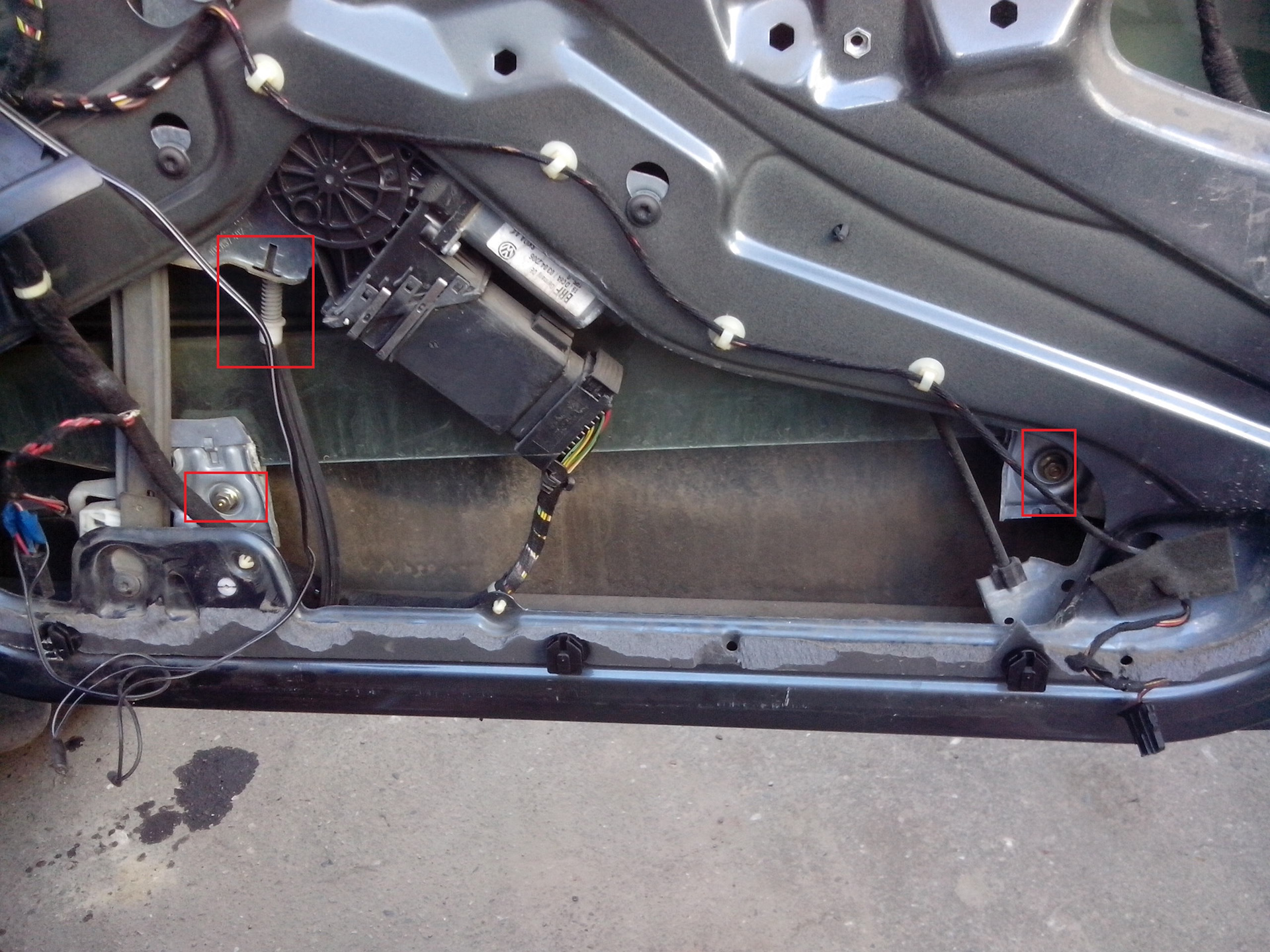 Замена направляющих стеклоподьемника — Skoda Octavia A4 Mk1, 1,6 л ...