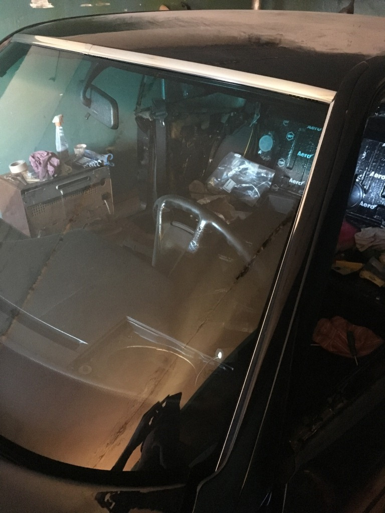 Молдинги вокруг лобового. Установка) — Mercedes-Benz SEC-Class (W126 ...