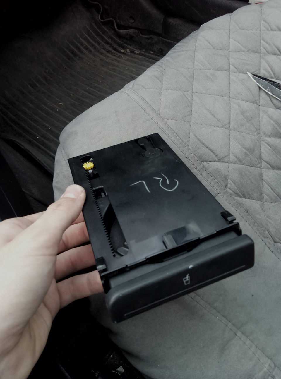 Подстаканник в дорестайл — Audi A4 (B5), 1,6 л, 1995 года | аксессуары ...