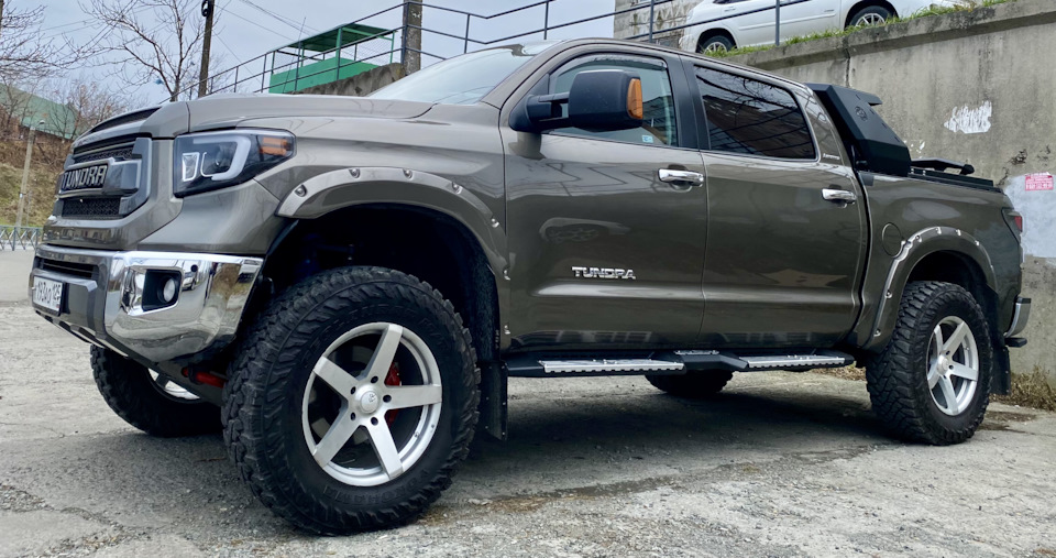 Hi-Riser а ля "Donk" — Toyota Tundra (II), 5,7 л, 2008 года | тюнинг ...