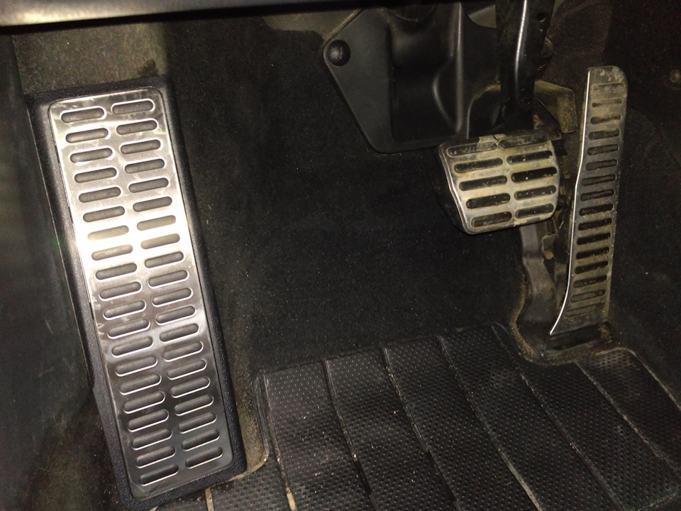 Накладка под левую ногу — Skoda Octavia RS A5 Mk2, 2 л, 2010 года ...