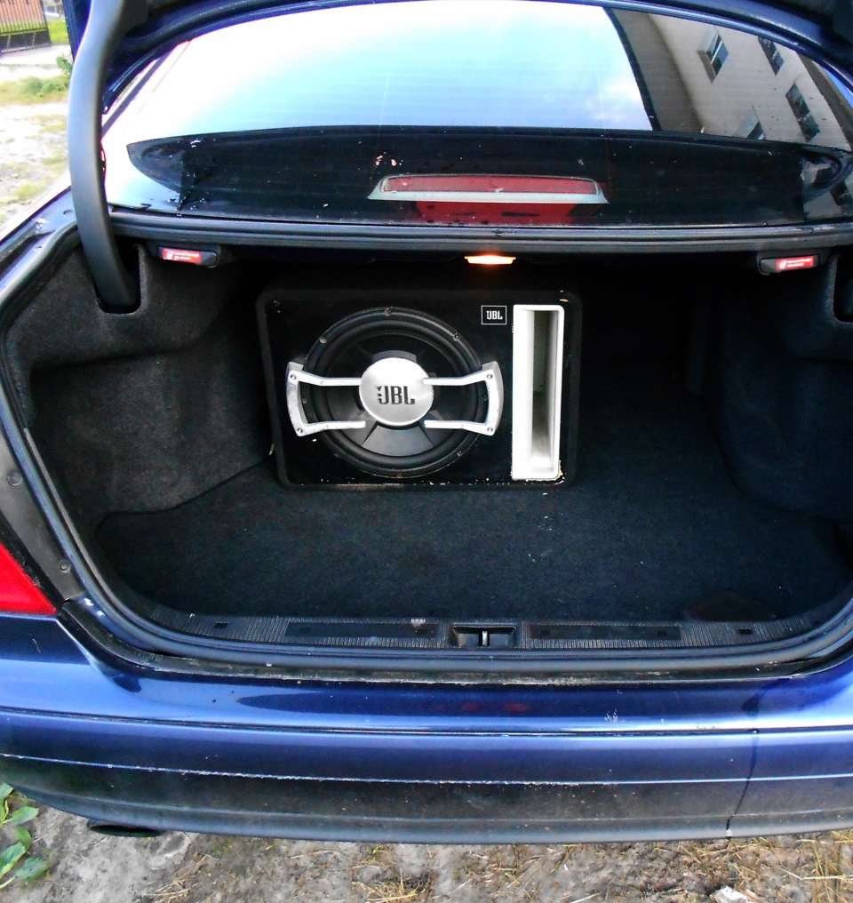 Subwoofer — Mercedes-Benz CLK (W208), 2 л, 1998 года | автозвук | DRIVE2
