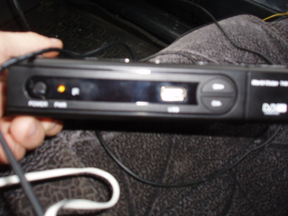 Ставлю себе в пассат цифровой эфирный DVB-T2 приемник World Vision T40 ...