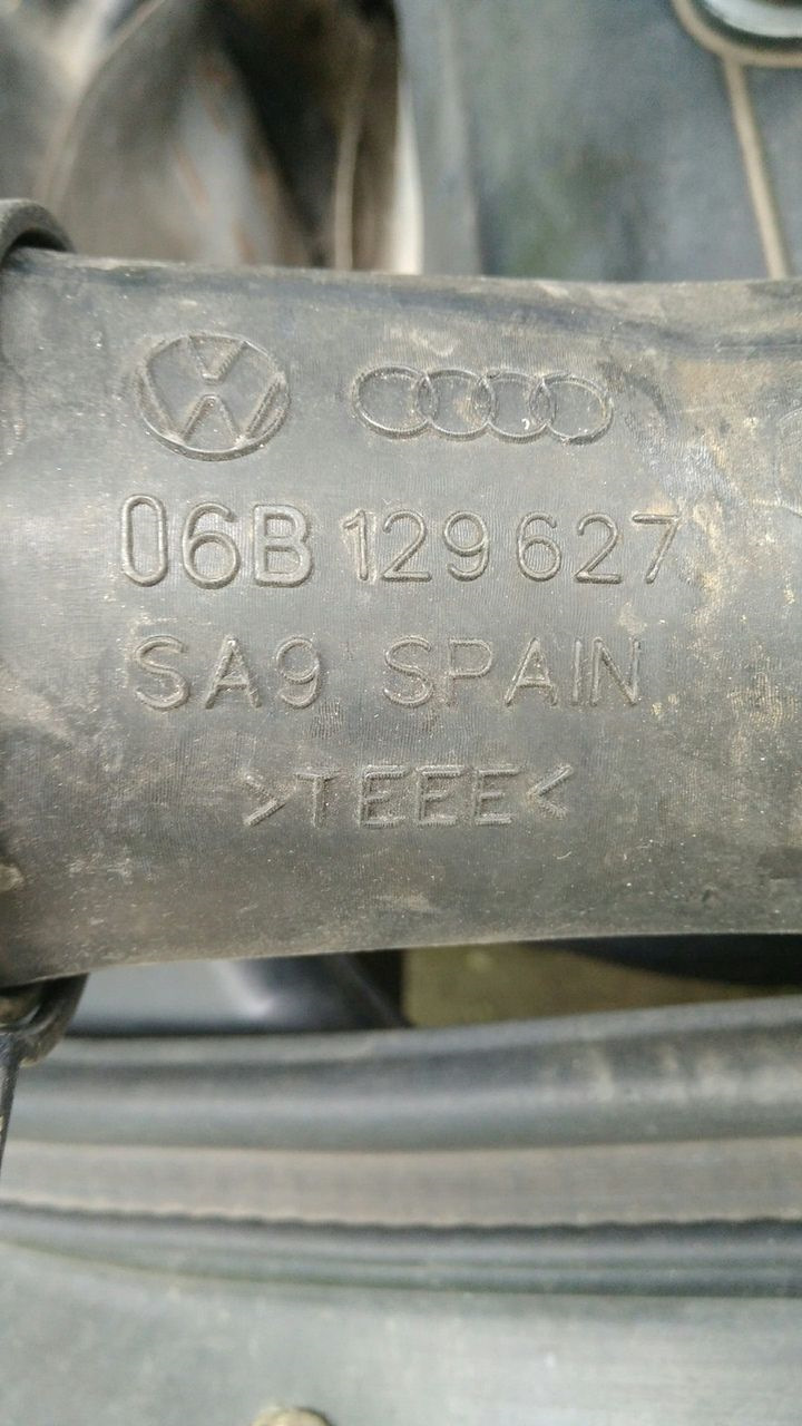 06B129627 Патрубок воздуховода VAG | Запчасти на DRIVE2