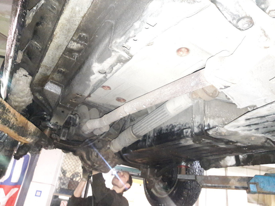 47. Замена масла в мостах и раздтаке — Jeep Grand Cherokee (WK), 4,7 л ...