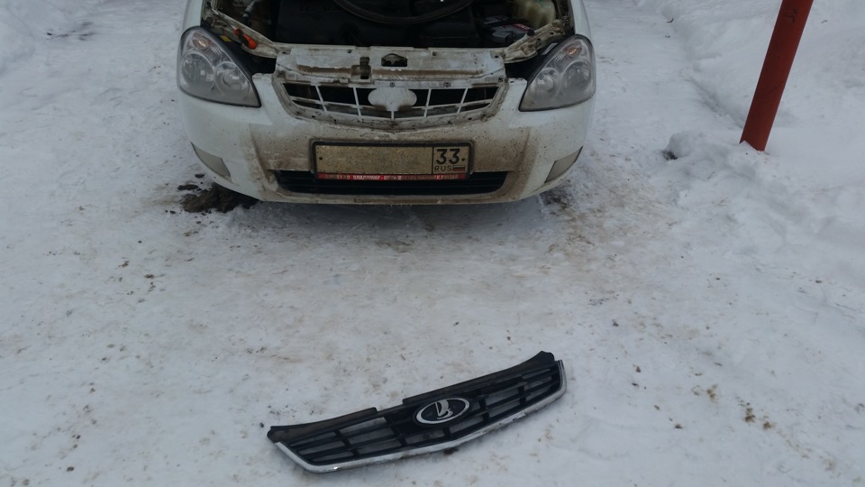 Замена штатной решётки радиатора — Lada Приора седан, 1,6 л, 2009 года ...