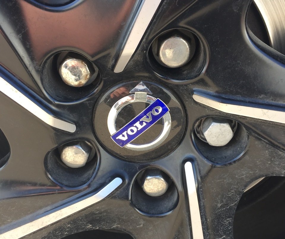 Колпачки на болты колесных дисков — бортжурнал Volvo S60 Тэ Пять 2011 ...