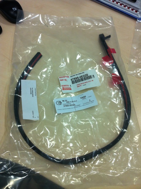 678950E020 Уплотнитель TOYOTA LEXUS | Запчасти на DRIVE2