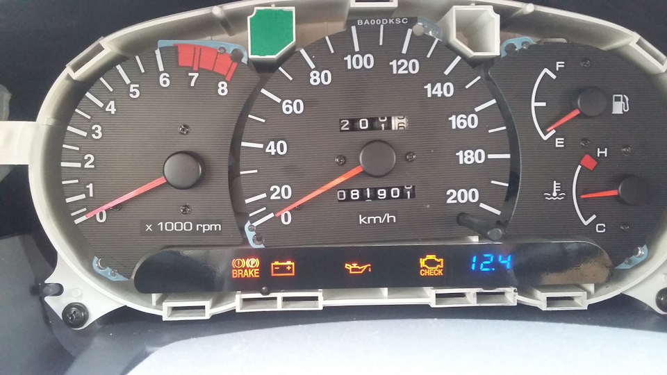 вольтметр, антенна, сетка в баке, чистка абсорбера — Hyundai Accent (2G ...