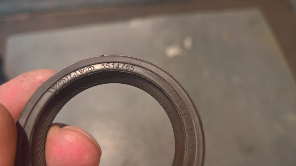 Elring 504.483 — правильный аналог переднего сальника коленвала ...