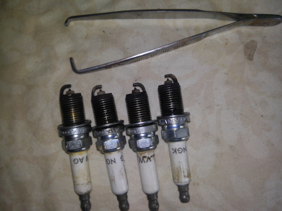 Заменил свечи, не заменил натяжной ролик. ВОПРОС знатокам — Volkswagen ...