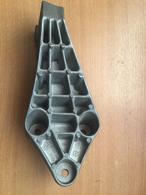 90445285 Кронштейн передней подвески двигателя правый GM | Запчасти на ...