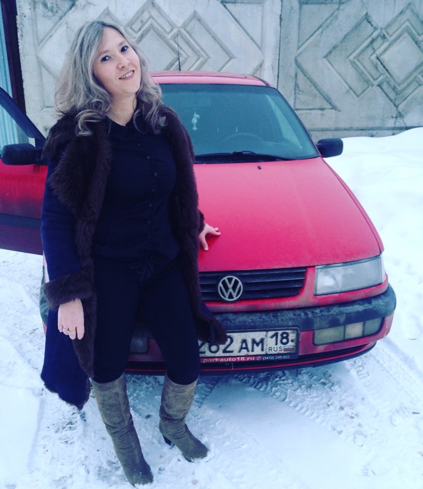 Пассатик на фоне моей мамы — Volkswagen Passat B4 1 8 л 1995 года