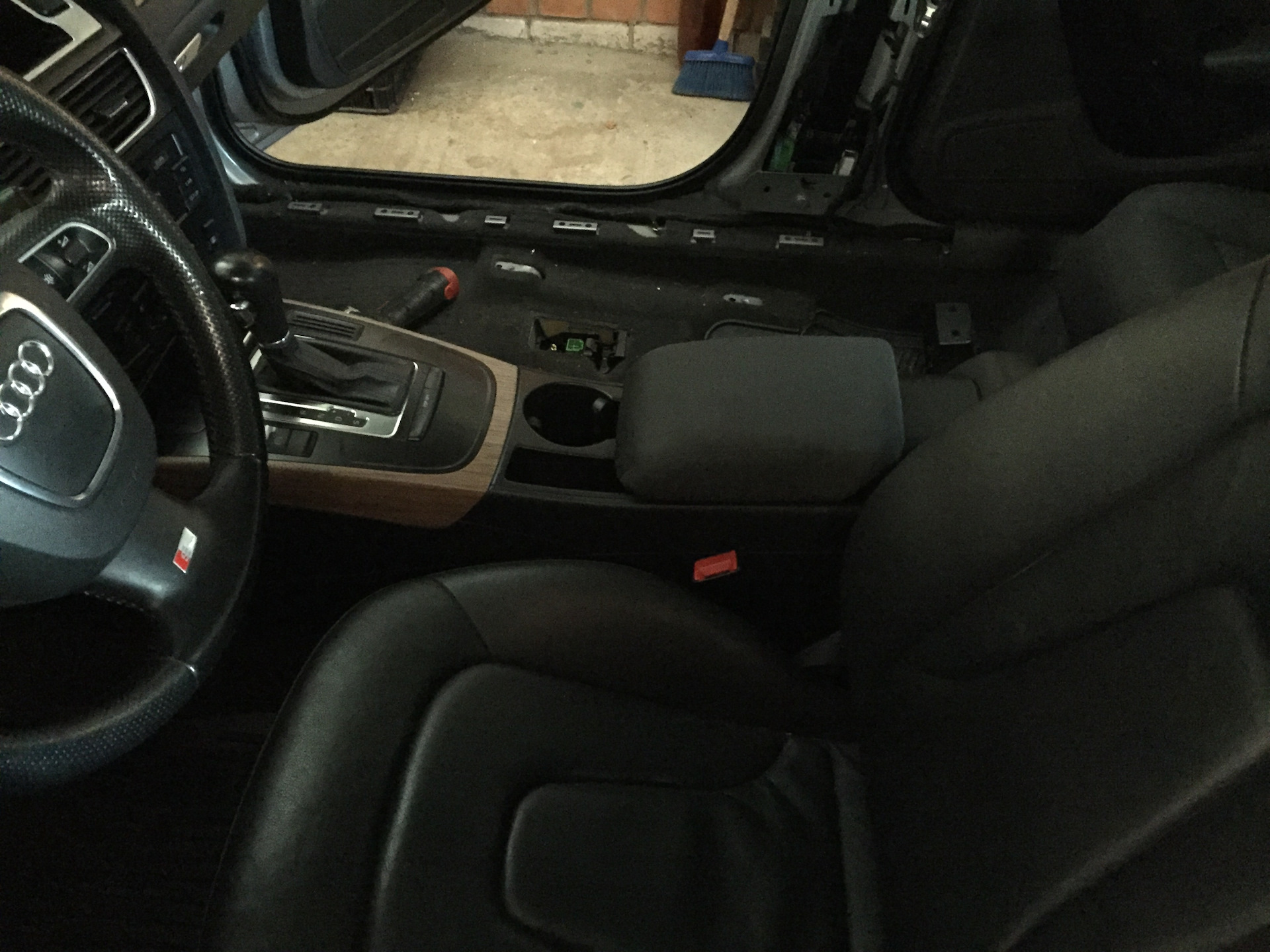 Кожаный электро салон ч.2. Установка передних сидений. — Audi A4 (B8 ...