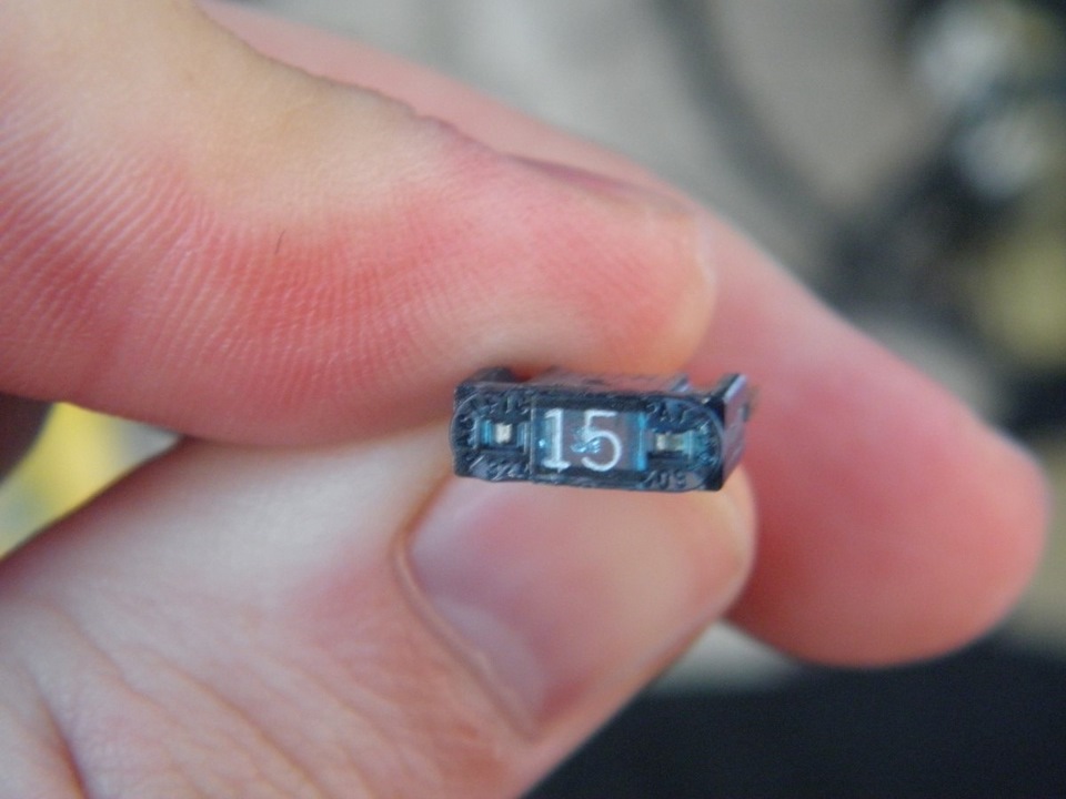 Предохранители в ногах водителя. — Toyota Progres, 2,5 л, 1999 года ...