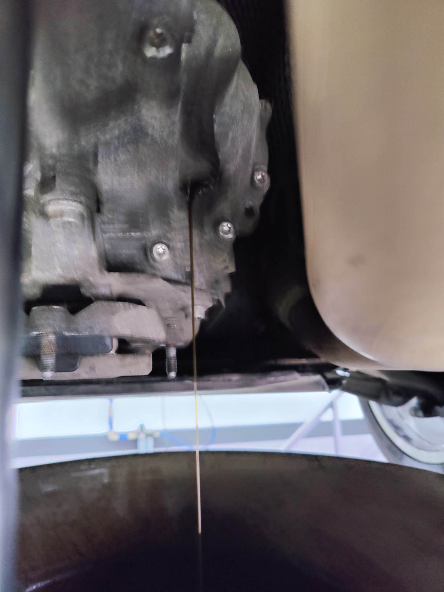 Замена масла в дифференциале Torsen и сливной пробки. — Audi Q5 (1G), 2 ...