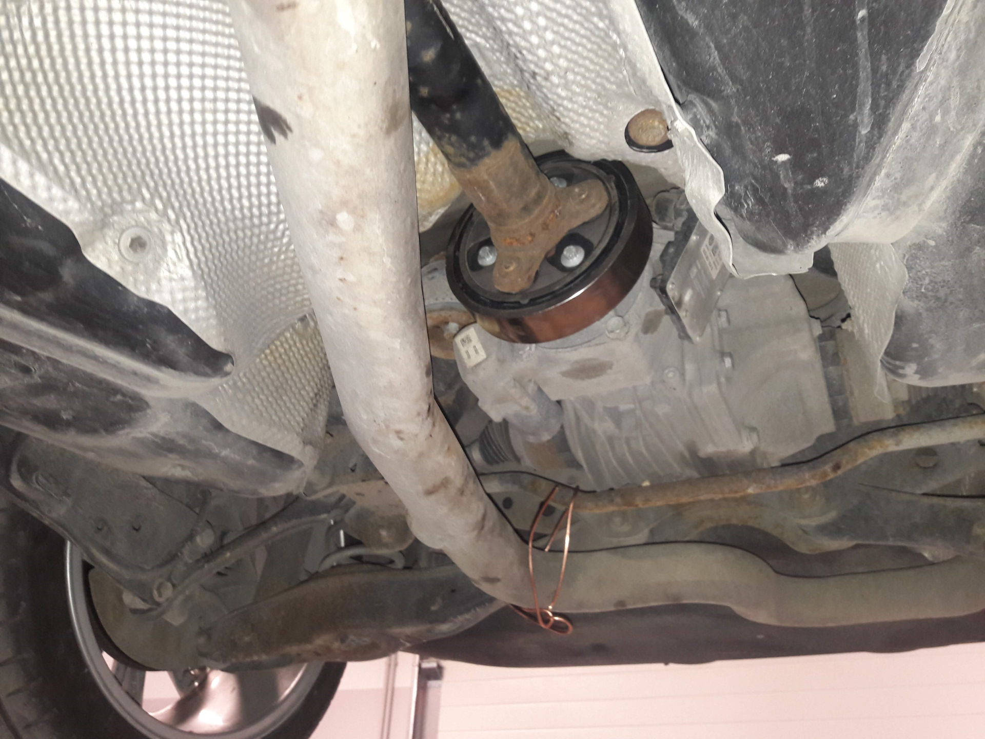 Замена демпферной муфты на 4motion — Volkswagen Passat B8, 2 л, 2015 ...