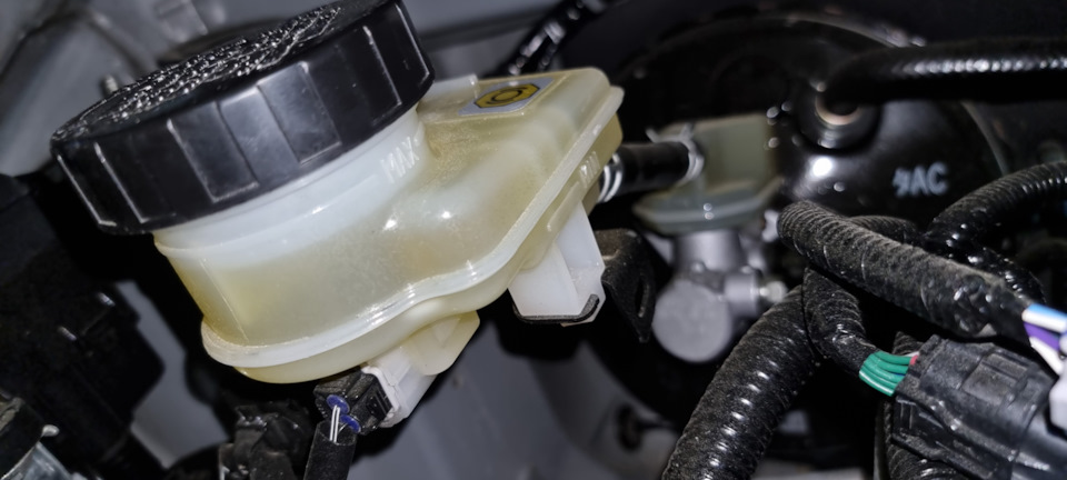 Тормозная жидкость Тойота Танк — Toyota Tank, 1 л, 2018 года | плановое ...