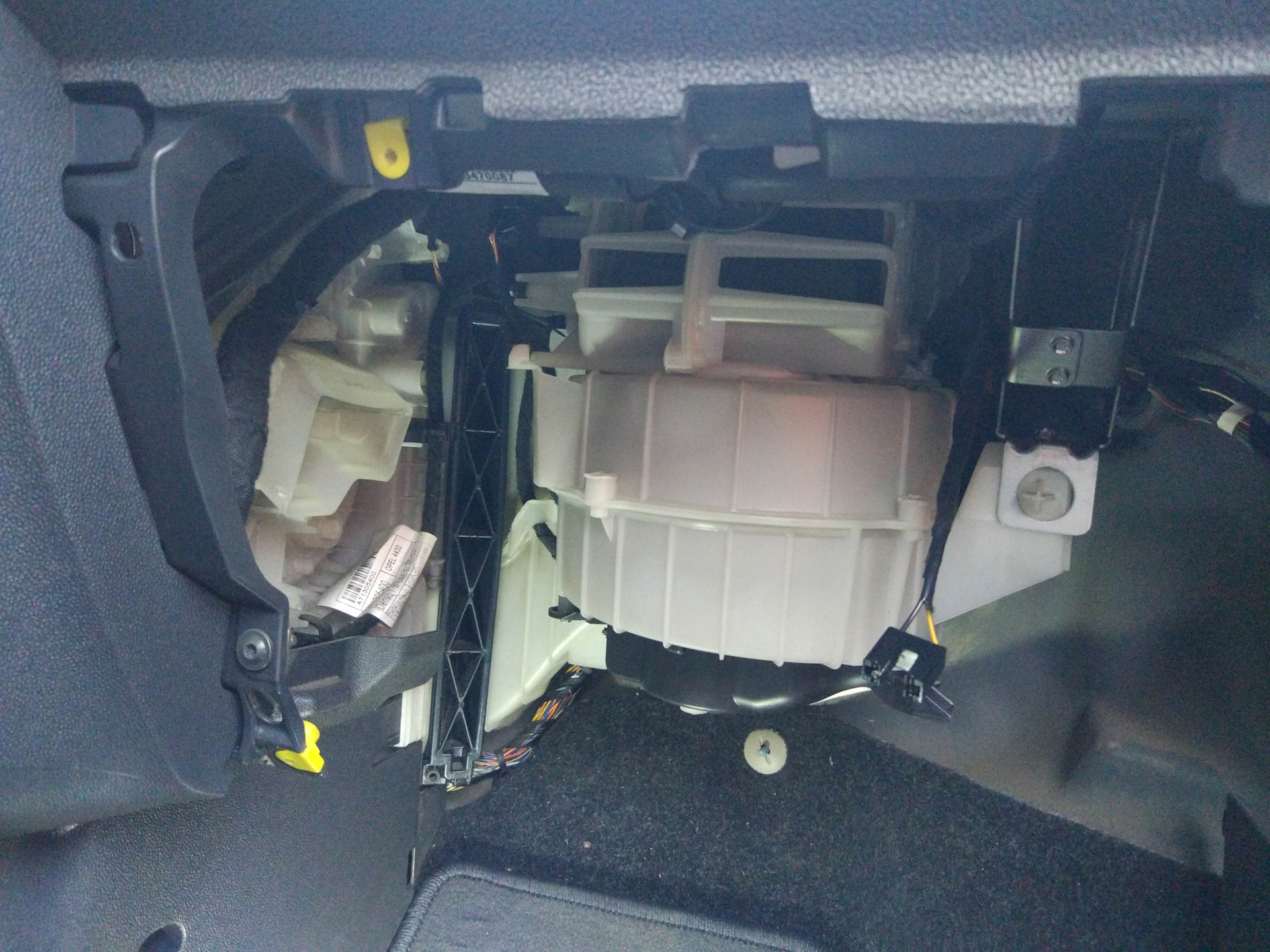 Замена шланга расширительного бачка — Opel Corsa D, 1,4 л, 2011 года ...