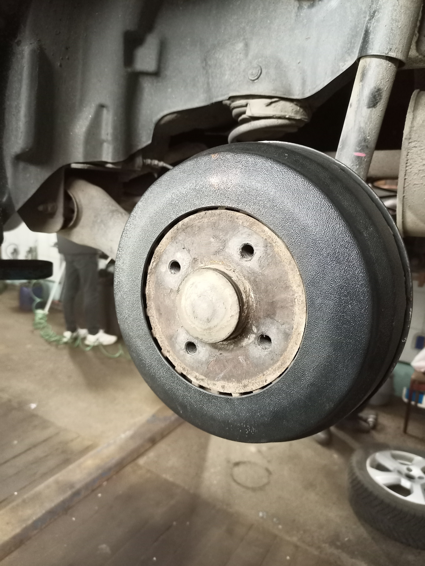 Замена оригинальных колодок тормозных барабанных задних Nissan Almera ...