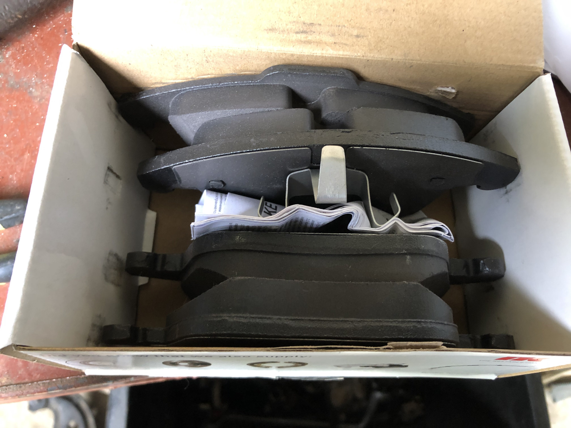 Замена тормозных колодок и замка капота — Land Rover Freelander 2 (L359 ...