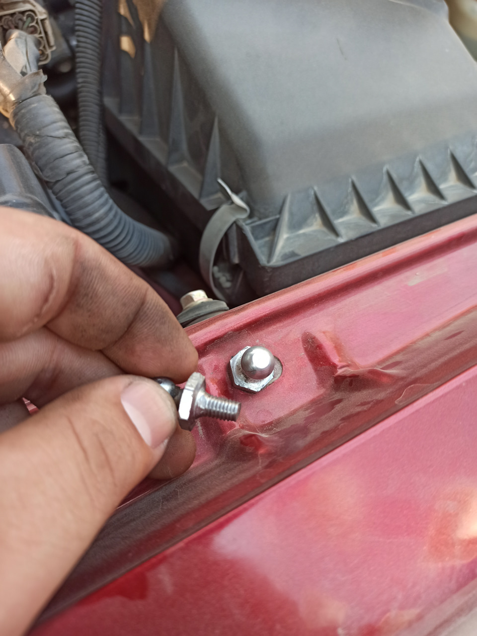 Газовые упоры капота. — Subaru Forester (SG), 2 л, 2003 года | своими ...