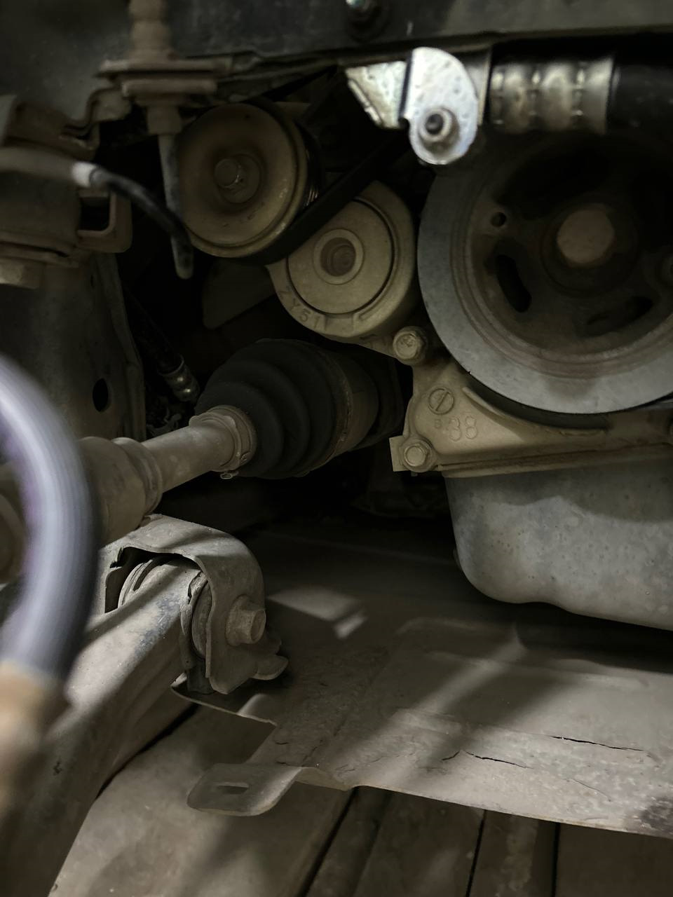 Замена роликов обводного и натяжного — Mazda 3 (2G) BL, 1,6 л, 2012 ...