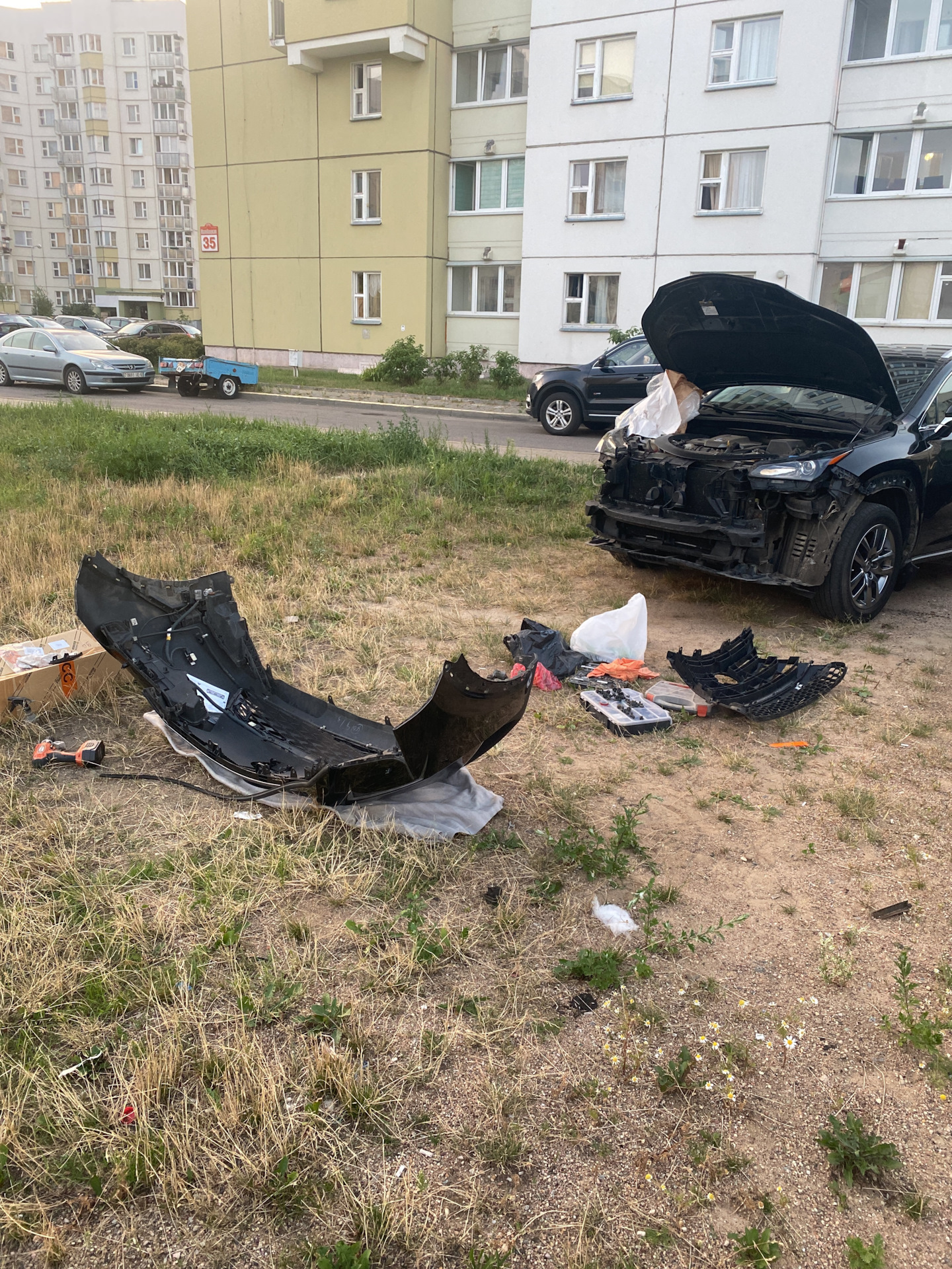 Замена решетки радиатора на f-sport — Lexus NX (1G), 2 л, 2015 года ...