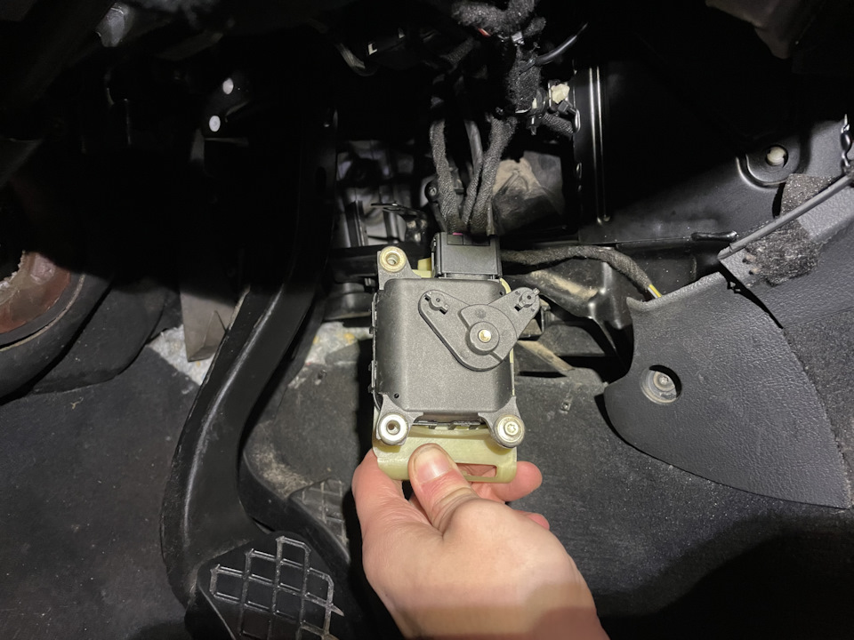 Climatronic V85 Инструкция по снятию — Skoda Superb Mk1, 1,9 л, 2006 ...